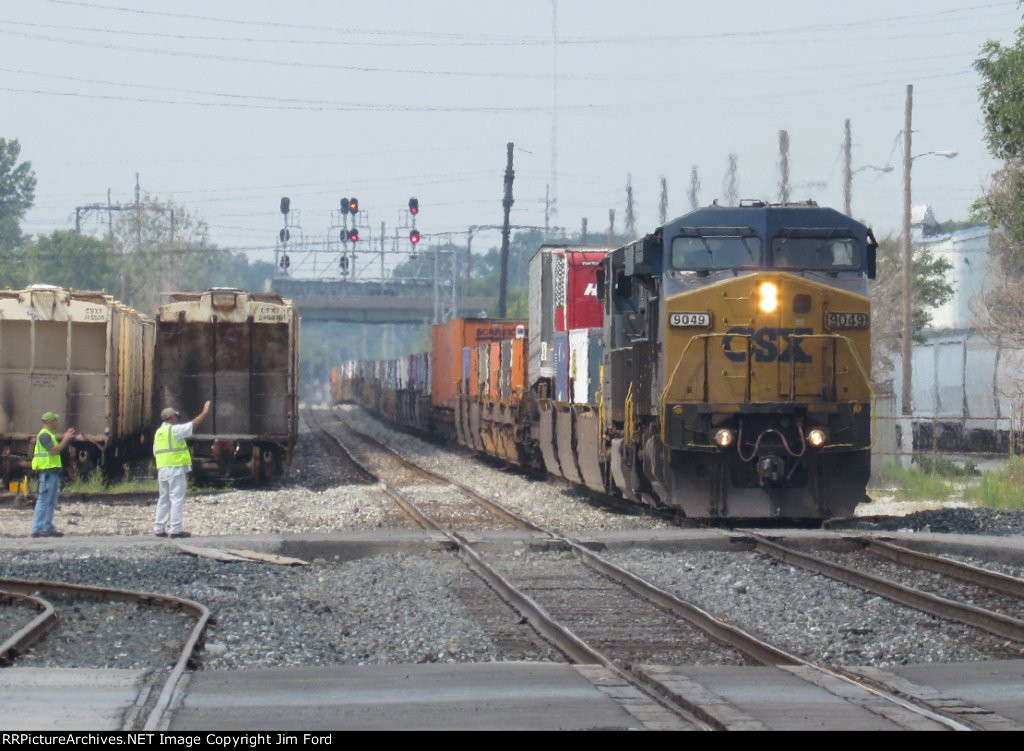CSXT 9049